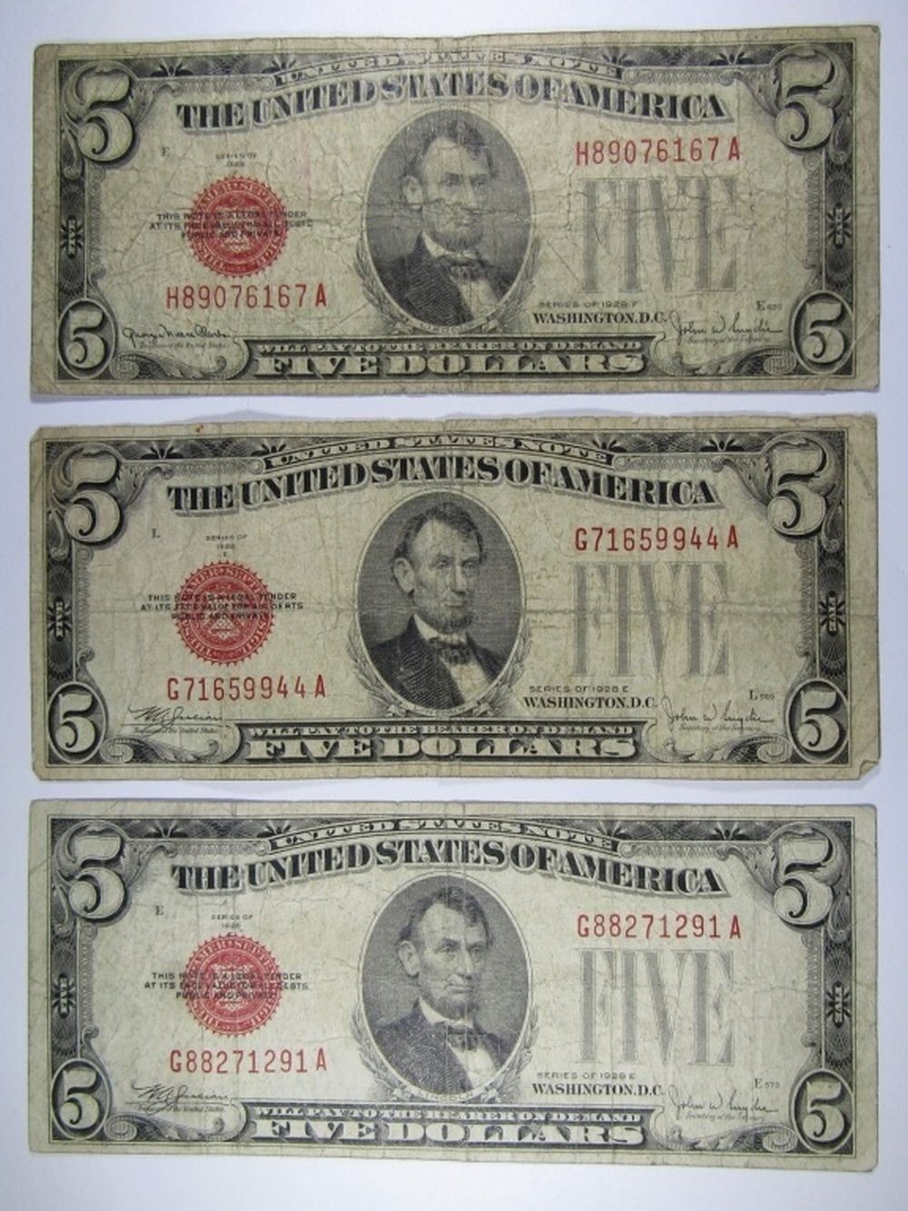 (3) 1928 $5 RED SEAL U.S. NOTES