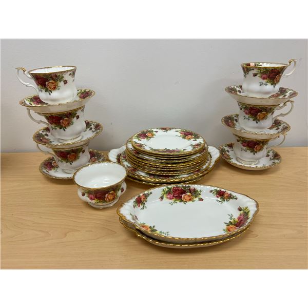 27 pcs Royal Albert England Old Country Roses Bone China as pictured