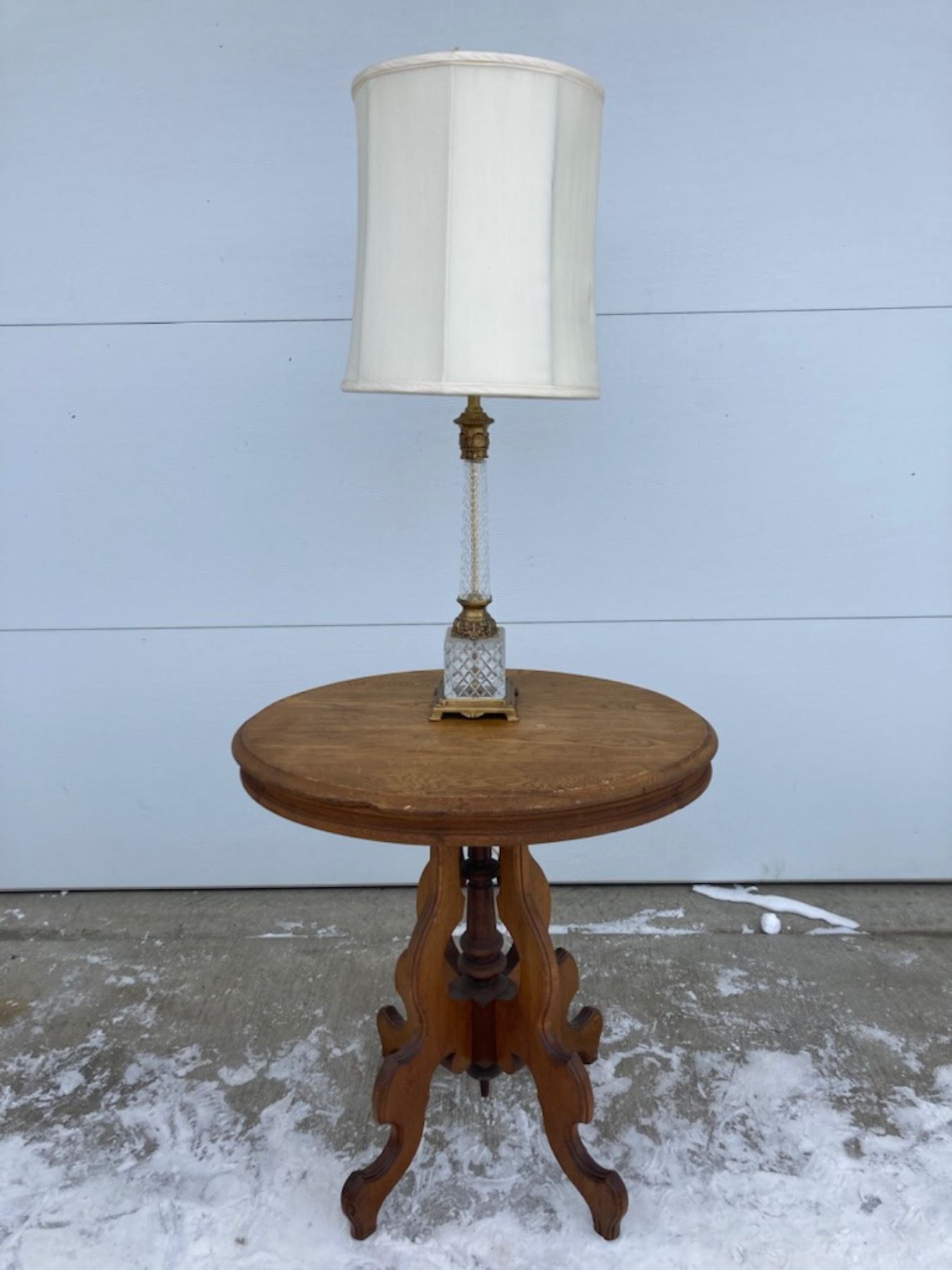 ANTIQUE OAK PARLOR TABLE AND TABLE LAMP
