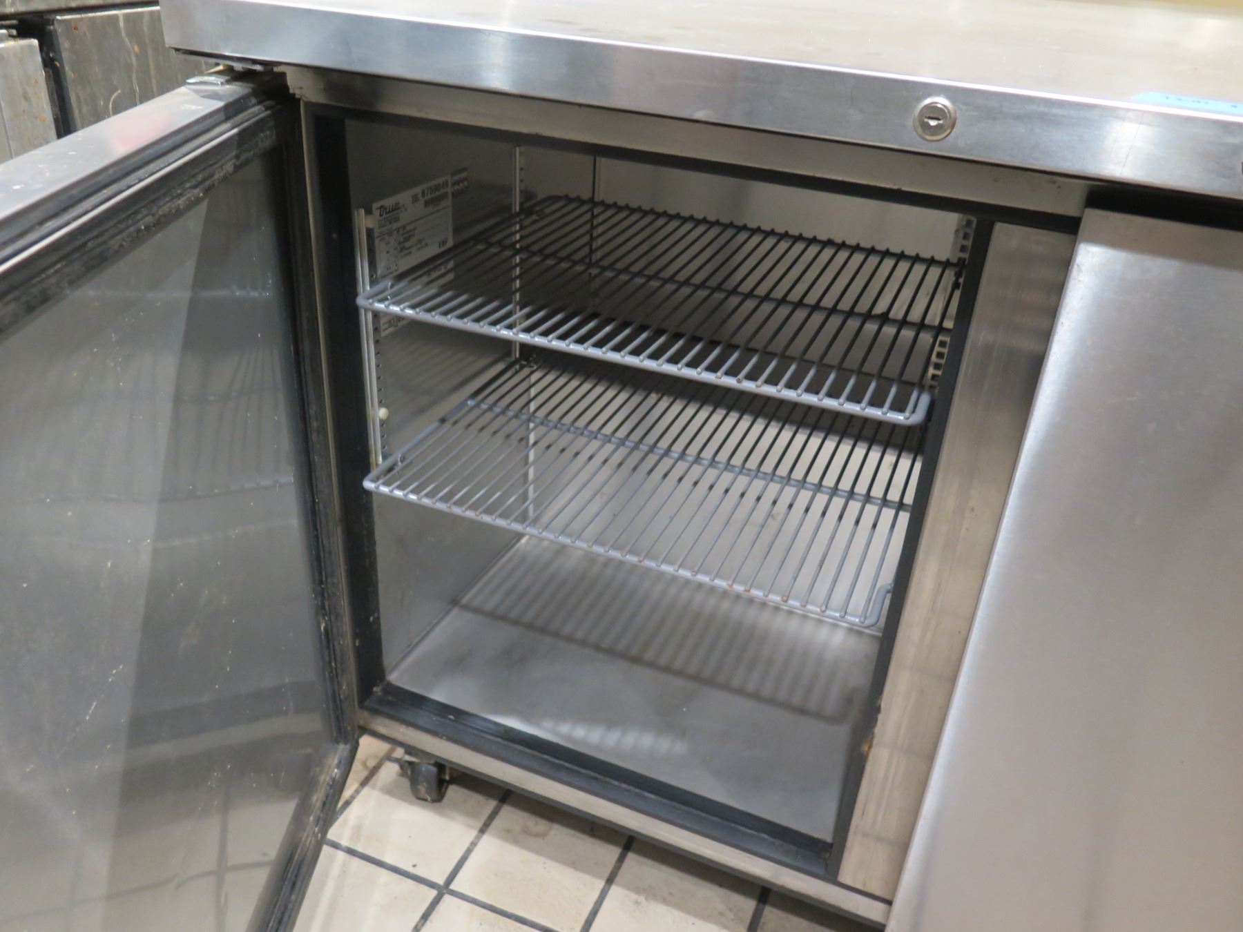 True TUC-48-HC Two-Door Undercounter Refrigerator - Oahu Auctions True TUC-48-HC Two-Door Undercounter Refrigerator - Oahu Auctions