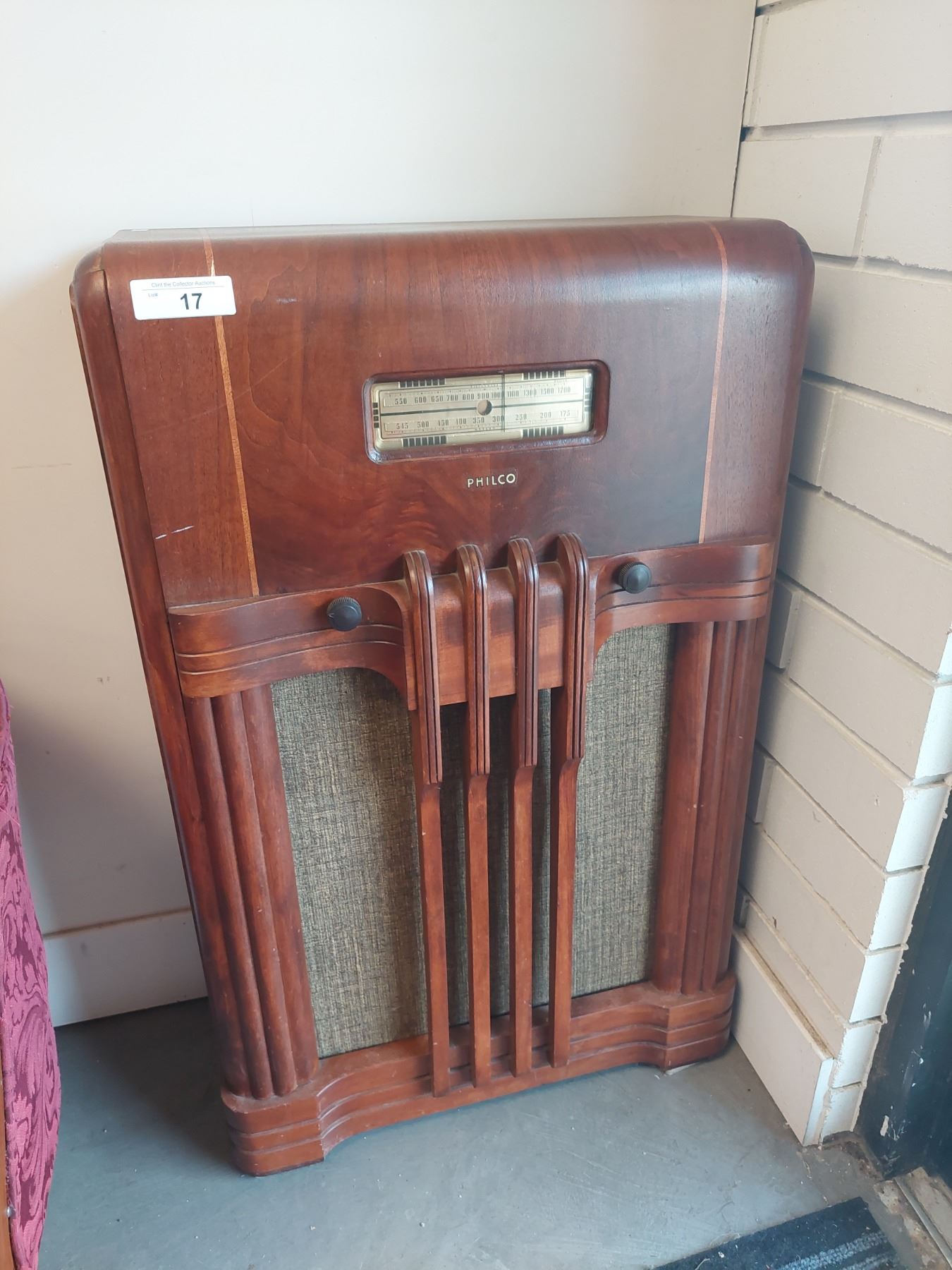 VINTAGE '40'S PHILCO FLOOR MODEL RADIO, CHASSIS 202
