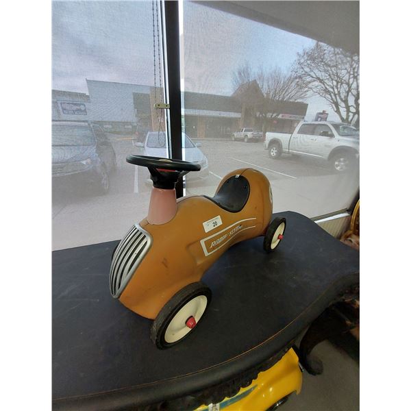 RADIO FLYER RIDE ON CAR