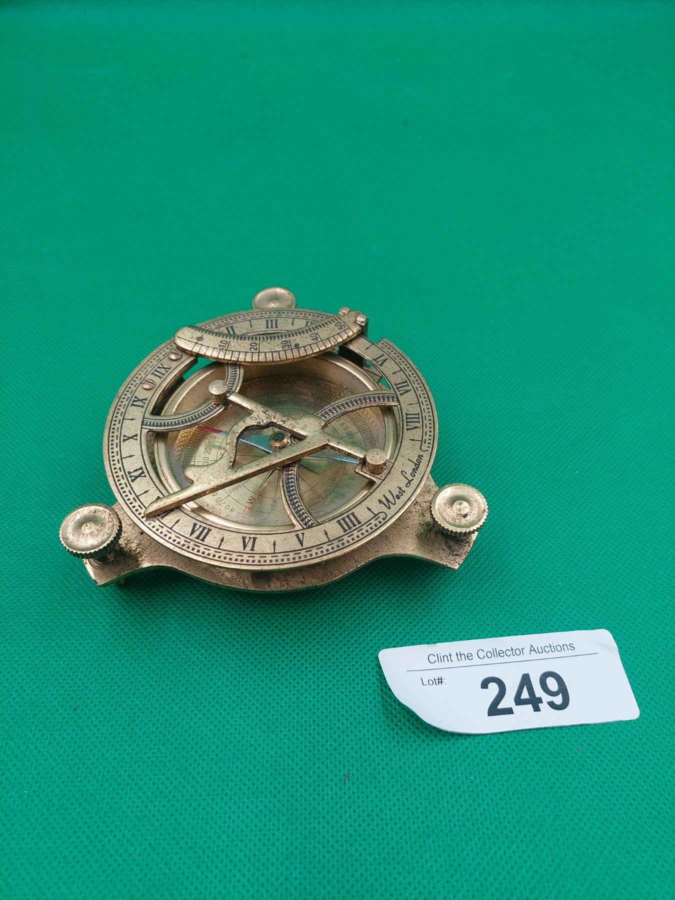 DETAILED BRASS COMPASS