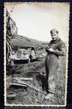 WW2 NAZI GERMAN ARCHIVES PHOTO OF SOLDIER WORKING