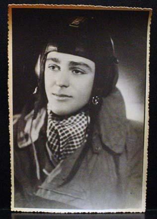 LARGE WW2 NAZI GERMAN PORTRAIT PHOTO OF PILOT IN A