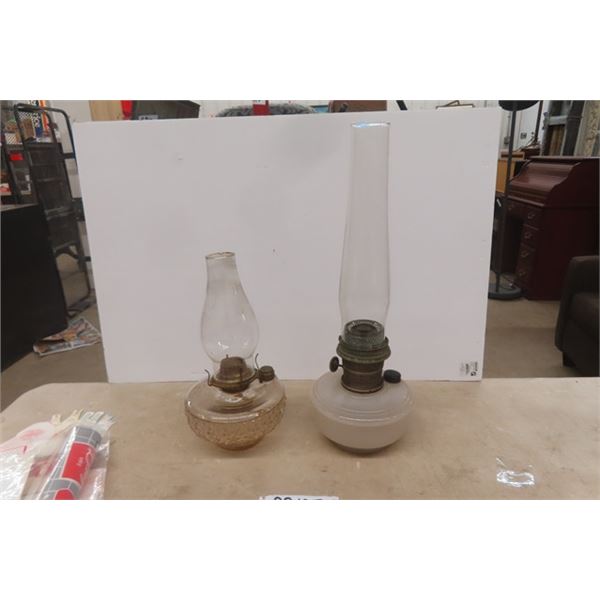 2 Vintage Oil Lamps 1 Aladdin Mcsherry Auction Service Ltd