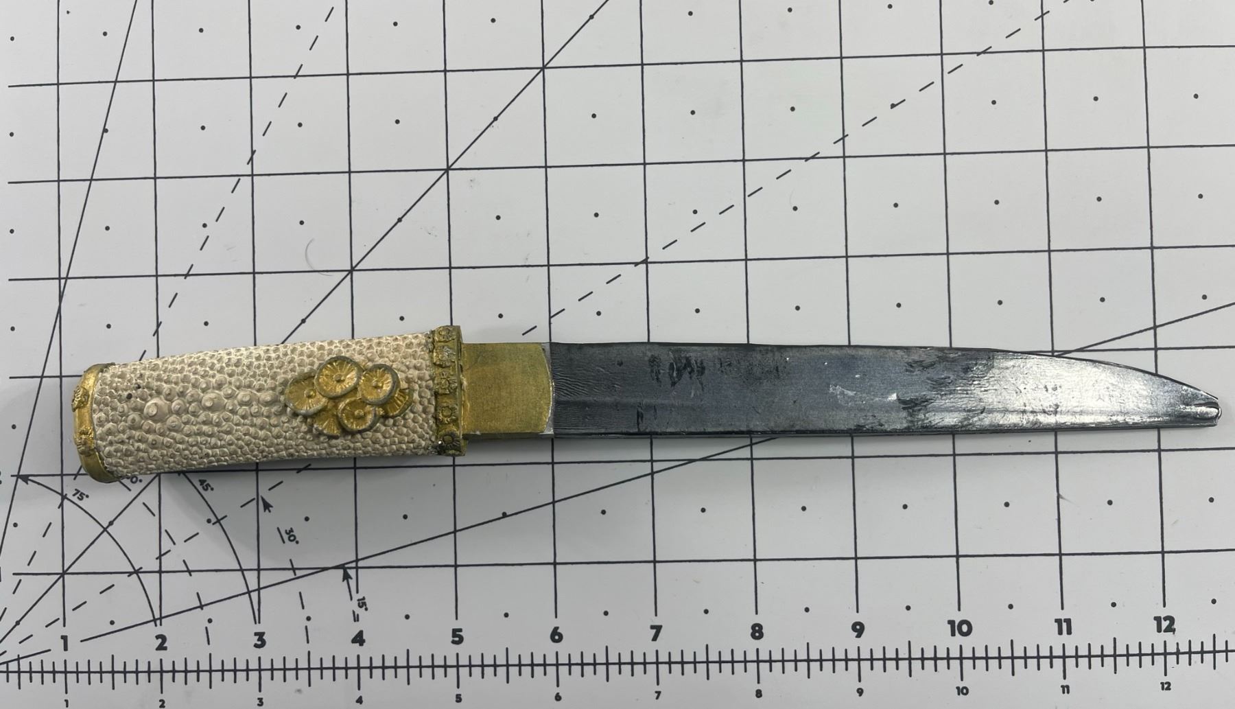 47 Ronin (2023), Keanu Reeves - Screen Used White & Gold Samurai Knife