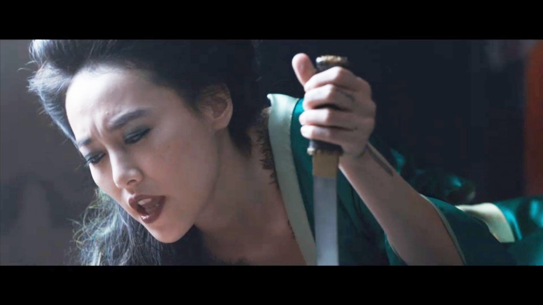 47 Ronin (2023), Keanu Reeves - Screen Used Black & Gold Samurai Knife