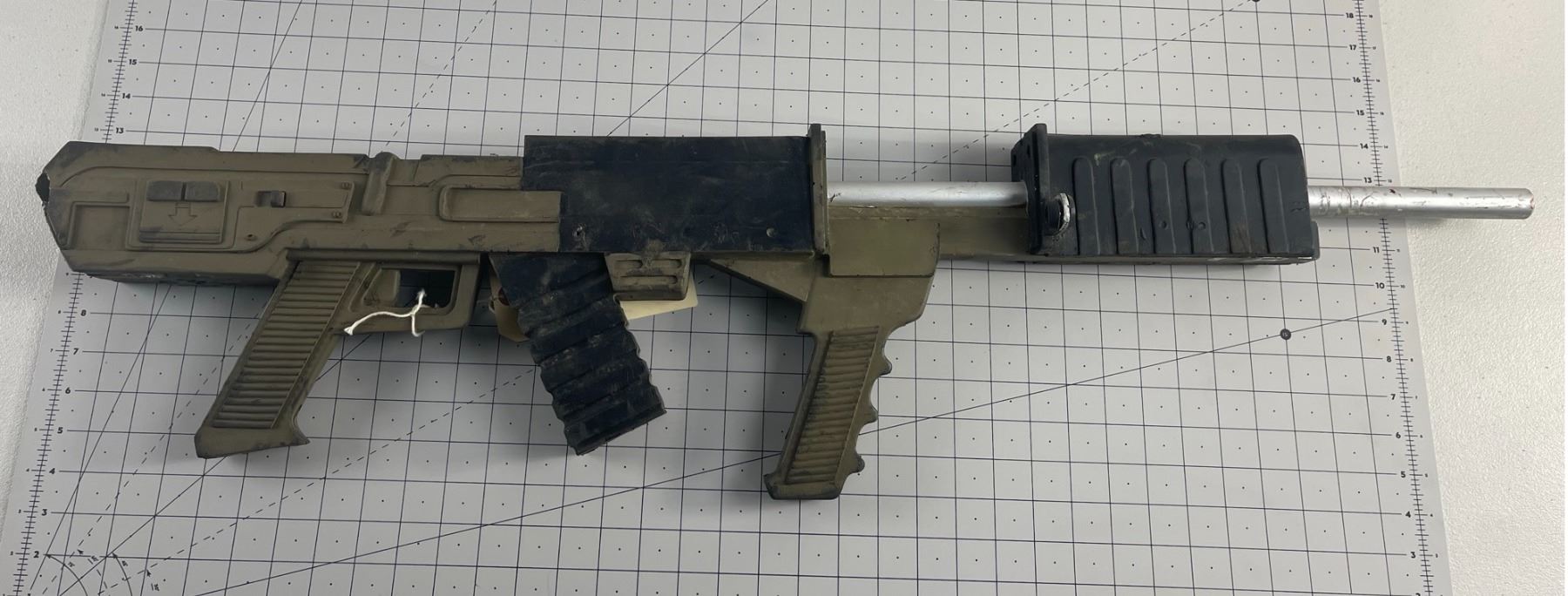 Eraser (1996), Arnold Schwarzenegger - Hero - Annihilator EM-1 Rail Gun