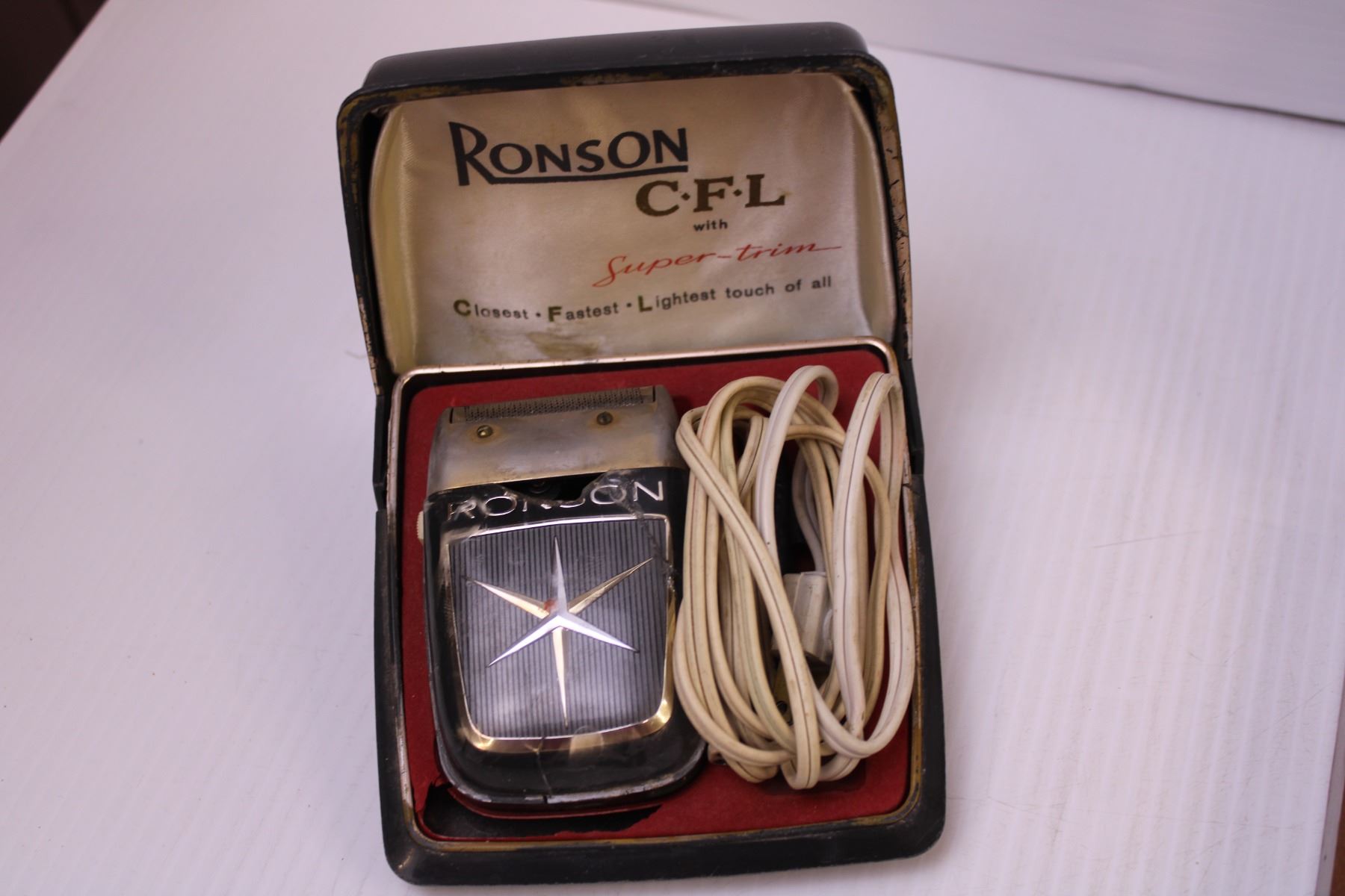 (6) Old Electric Razors (Ronson CFL, Philishave, and Braun) - Bodnarus Auctioneering