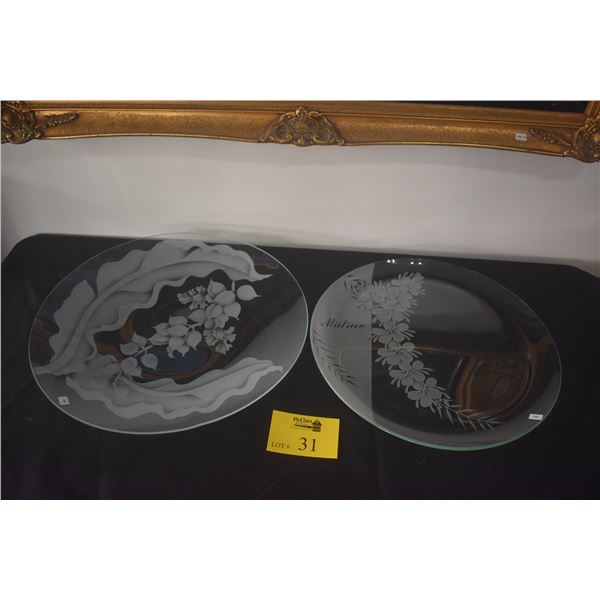 Etched Glass Plates 2 Pcs Mcclain Auctions Hawaii