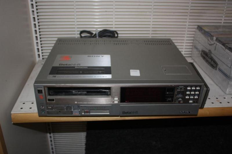 Vintage Sony Beta VCR Stereo Hi-Fi Betamax Player