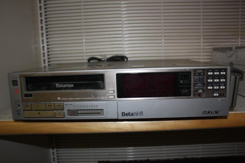 Vintage Sony Beta VCR Stereo Hi-Fi Betamax Player