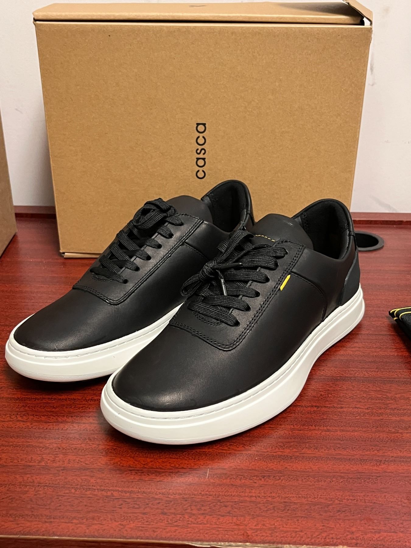 New Casca Shoes Mens 6.5/Wmns 8.5 (w/Casca Bag)