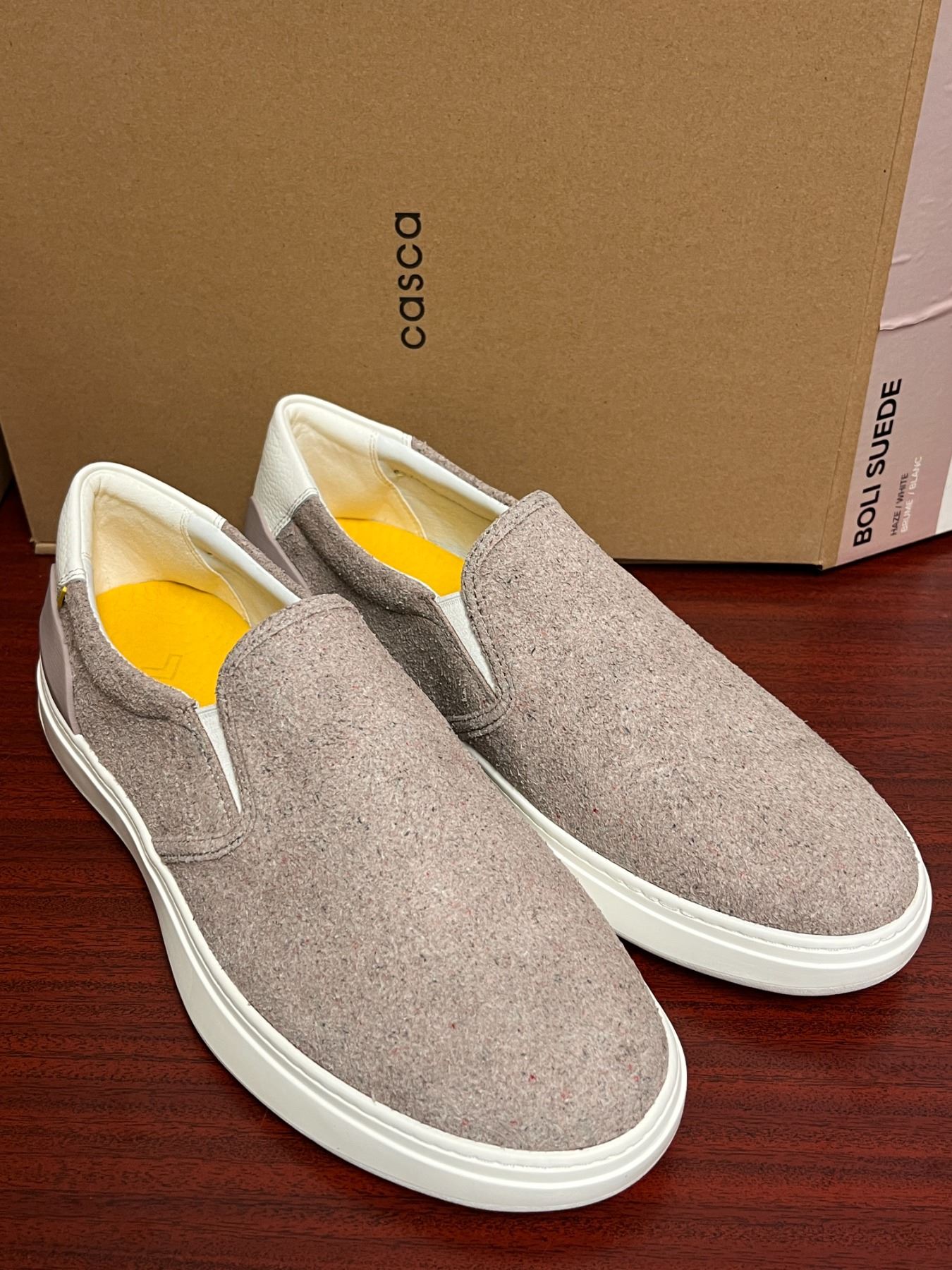 New Casca Shoes Mens 10/Wmns 12 (w/Casca Bag)