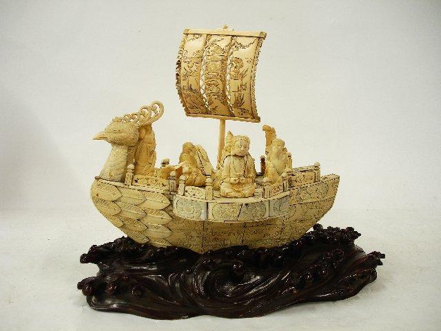 Japanese or Chinese ivory boat - On wood base.