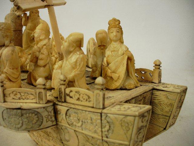 Japanese or Chinese ivory boat - On wood base.