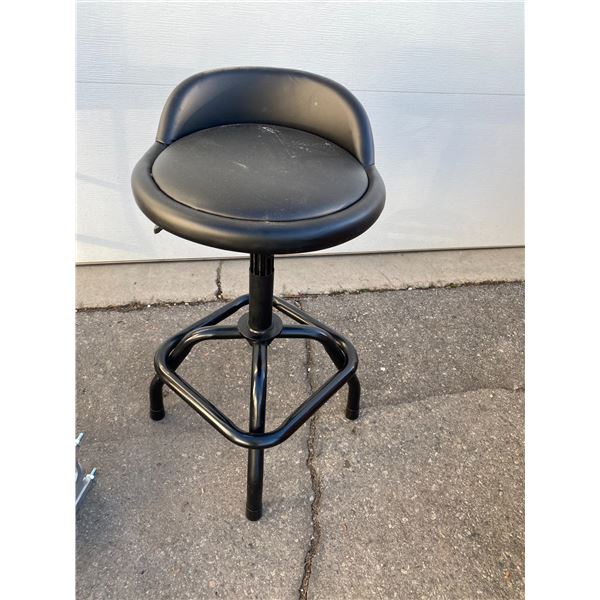 Swivel stool
