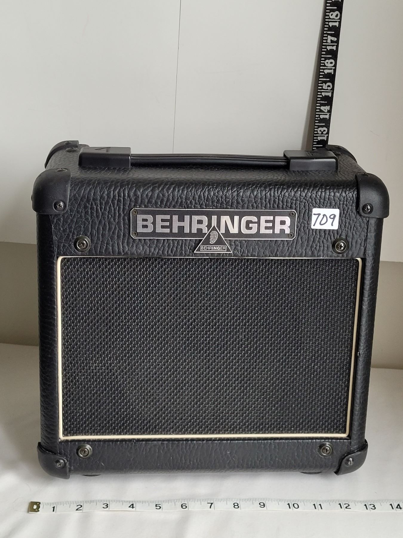 Behringer Vintager AC 108, 15w vacuum tube amplifier. Working ...