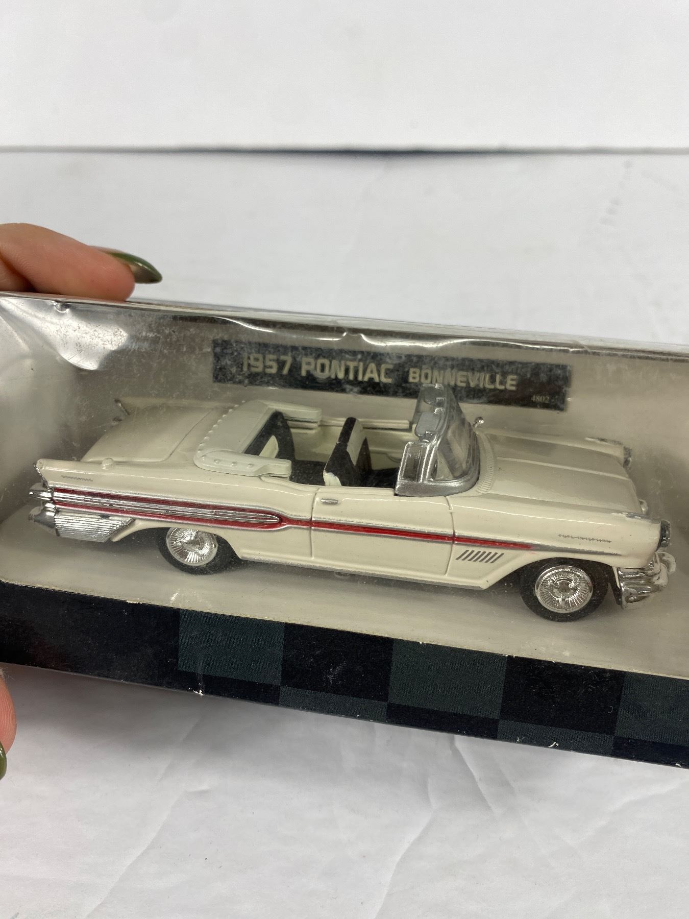 1957 Pontiac Bonneville Die Cast Car Unopened Pkg 1 43 Scale