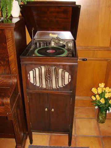 Brunswick Victrola-Works!