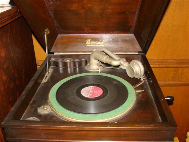 Brunswick Victrola-Works!