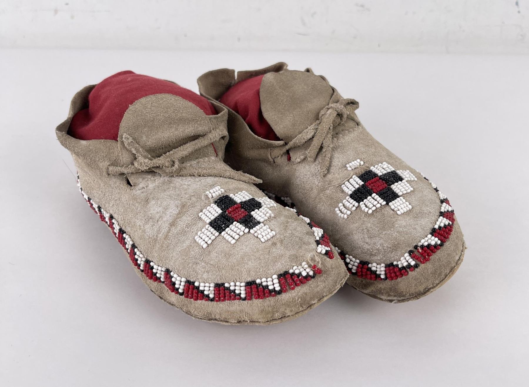 Plains Native American Indian Beaded Moccasins