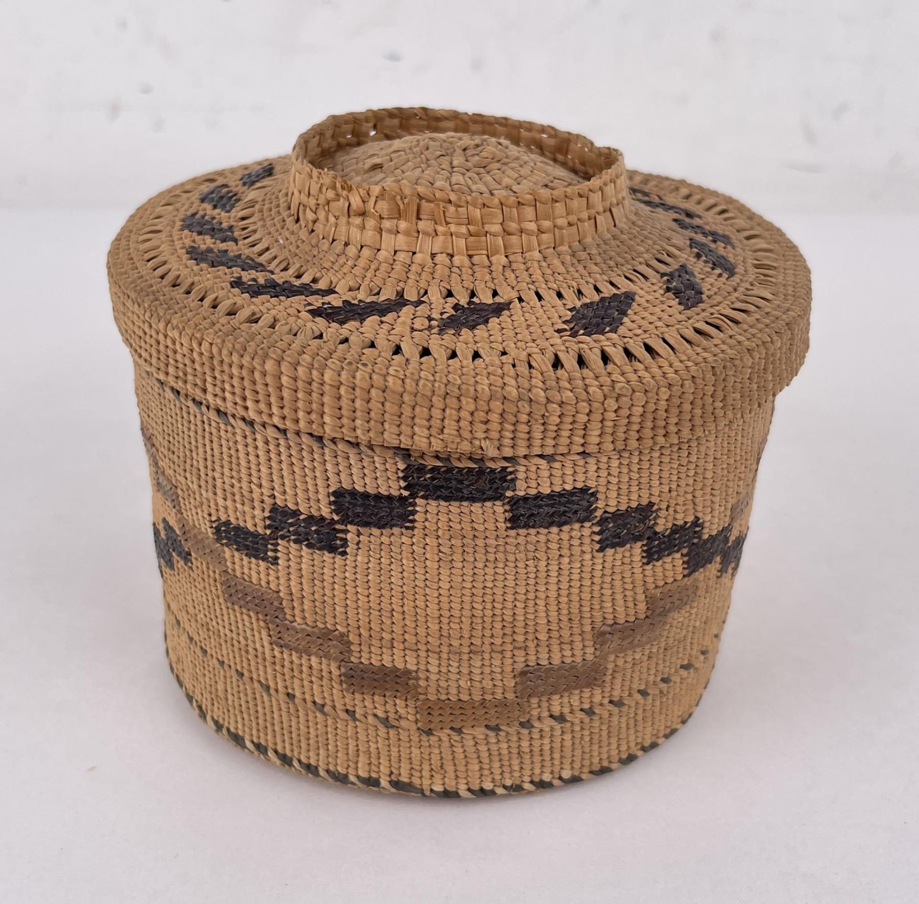 Antique Tlingit Inuit Eskimo Alaskan Basket