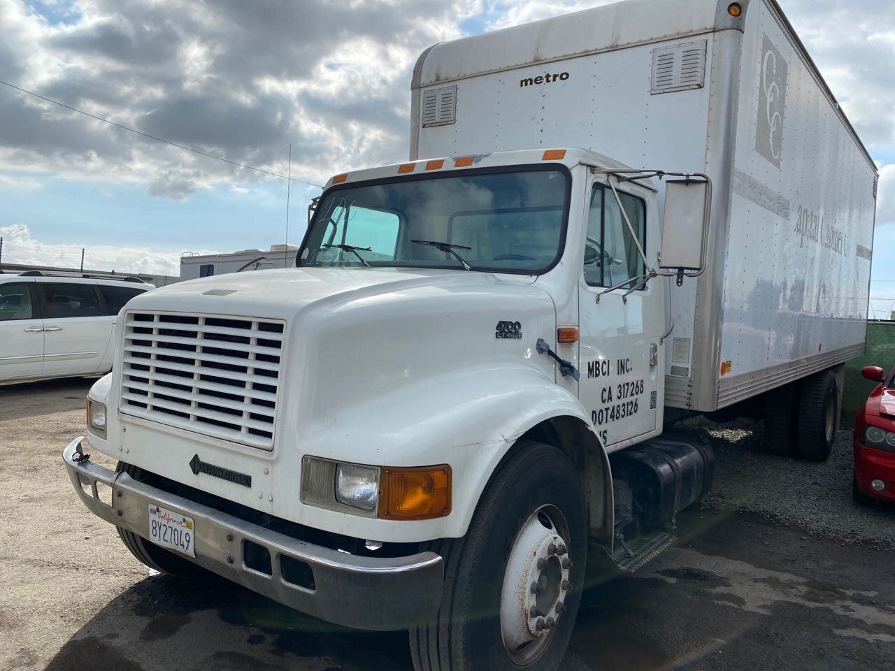 1999 INTERNATIONAL BOX TRUCK