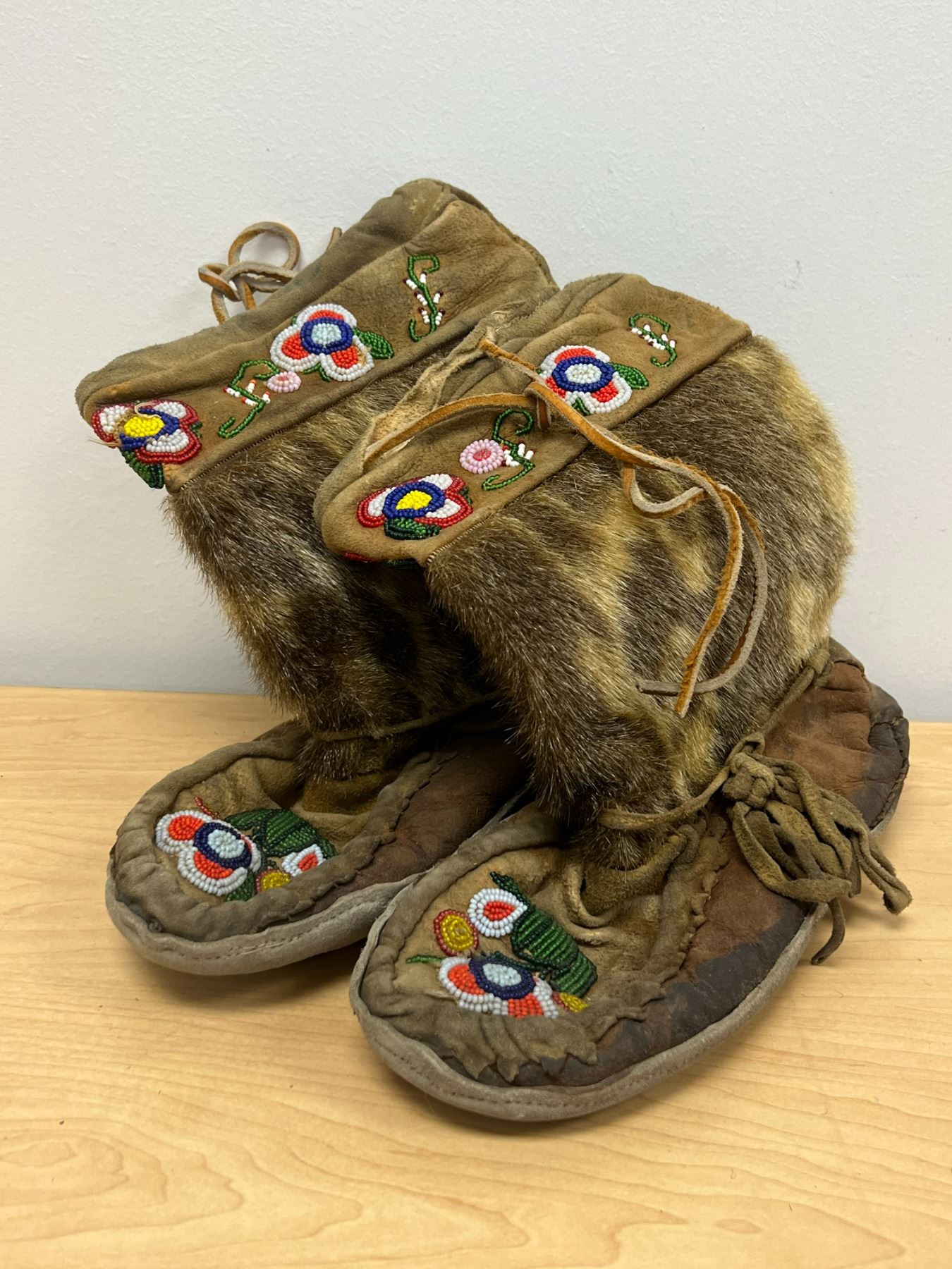 First Nations Beaded Mukluks - see photos for condition (foot approx ...