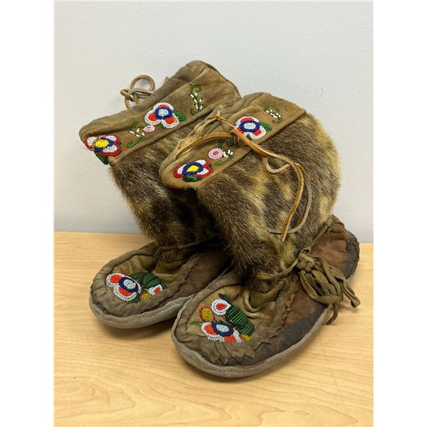 First Nations Beaded Mukluks - see photos for condition (foot approx ...