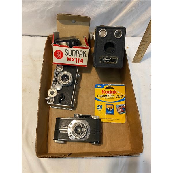 Assorted vintage cameras
