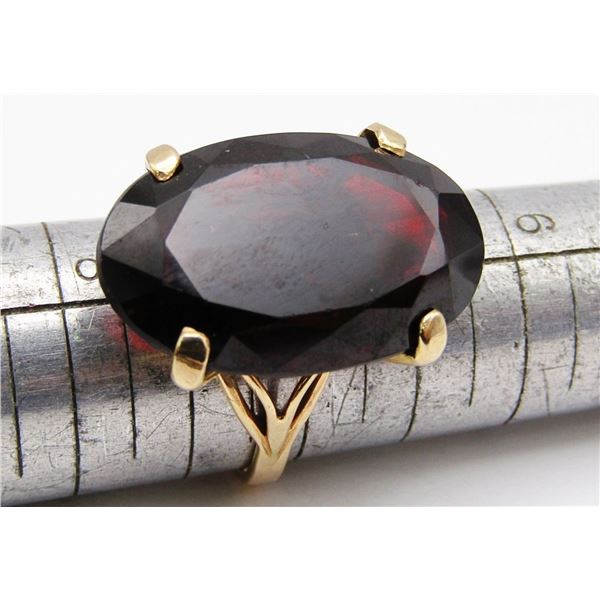 VINTAGE 14k GOLD GARNET RING SIZE 7