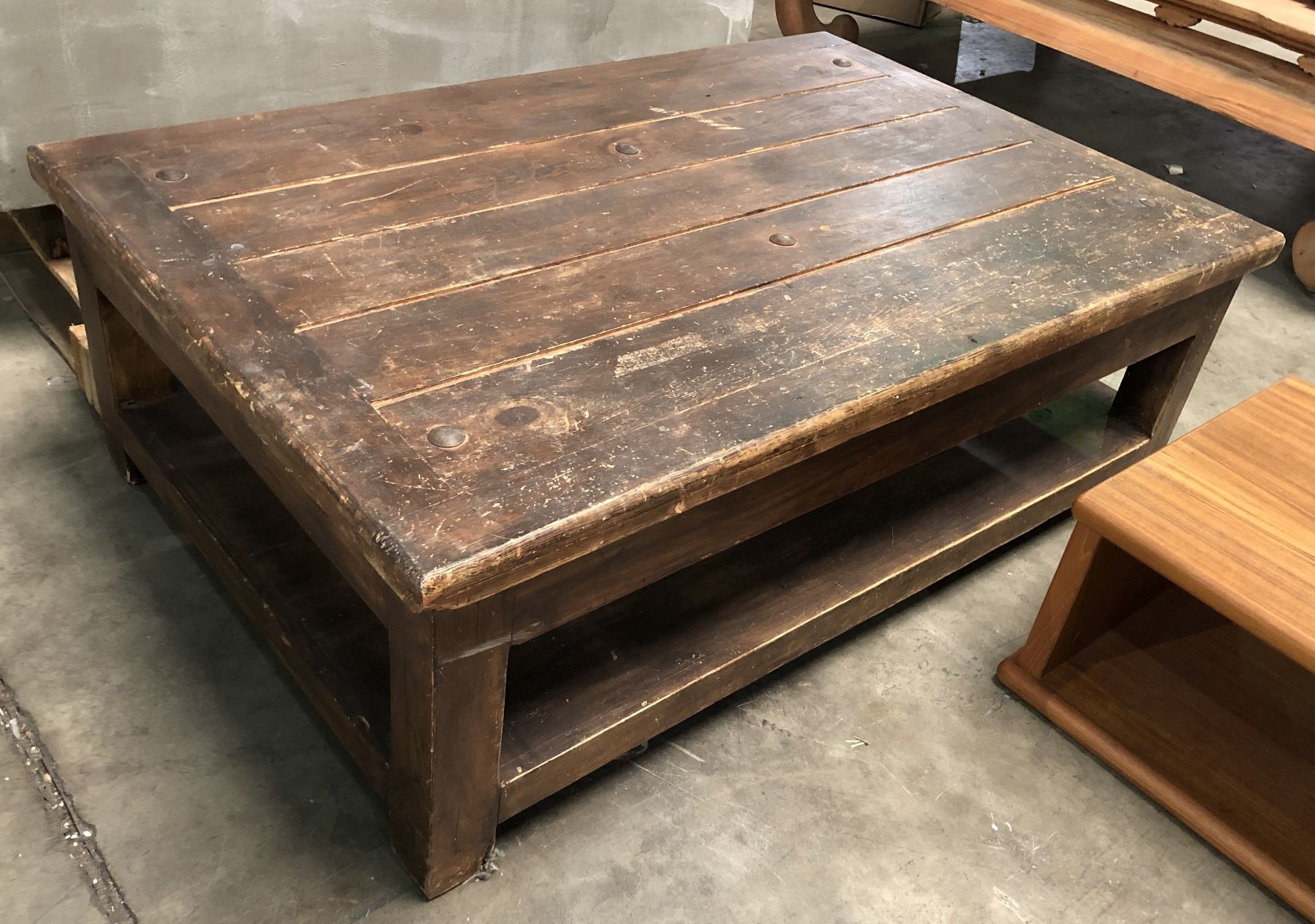 Solid wood 2 tier coffee table (approx. 47"x31"x16")