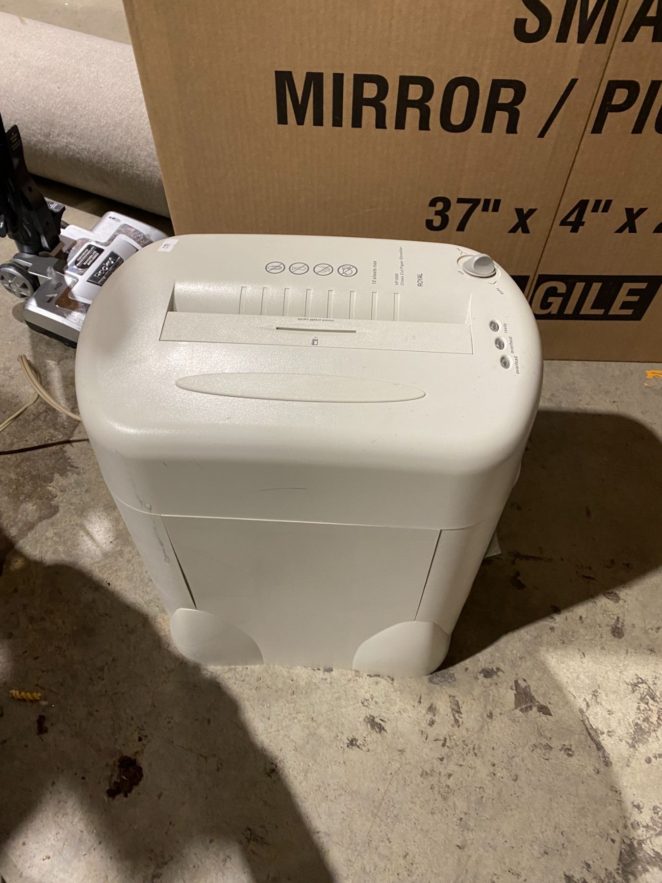 Royal paper shredder