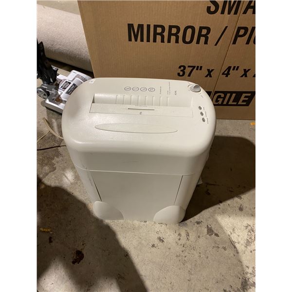 Royal paper shredder