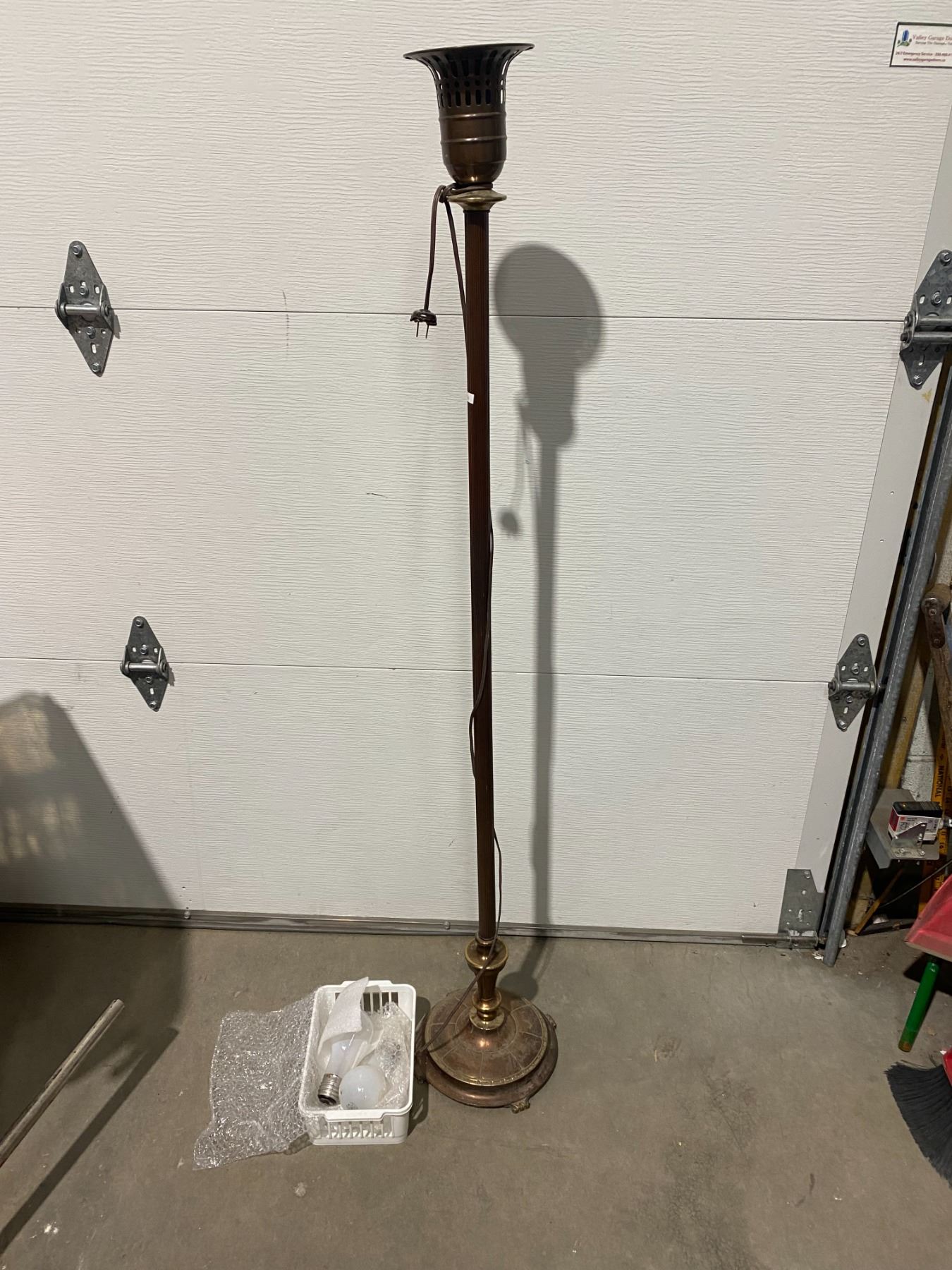 Floor Lamp Metal Torchiere & 2 bulbs