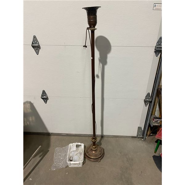 Floor Lamp Metal Torchiere & 2 bulbs