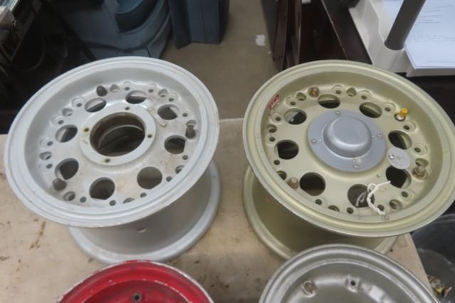 4 Aluminum Airplane Rims : (2) 22x8.5x11 + (2) 18x6.5x8