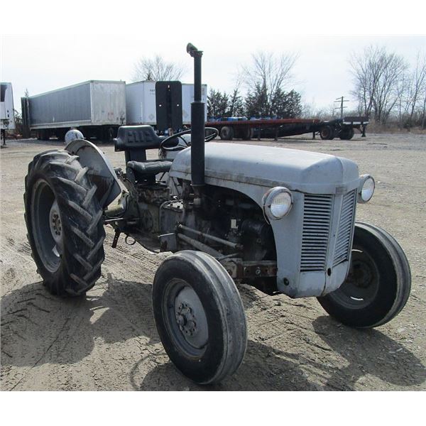 C548 - Massey Ferguson Tractor; 3pt. Hitch; original 12 volt system ...