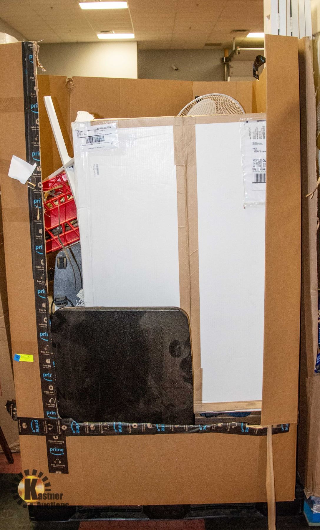 LARGE PALLET OF UNCLAIMED ITEMS