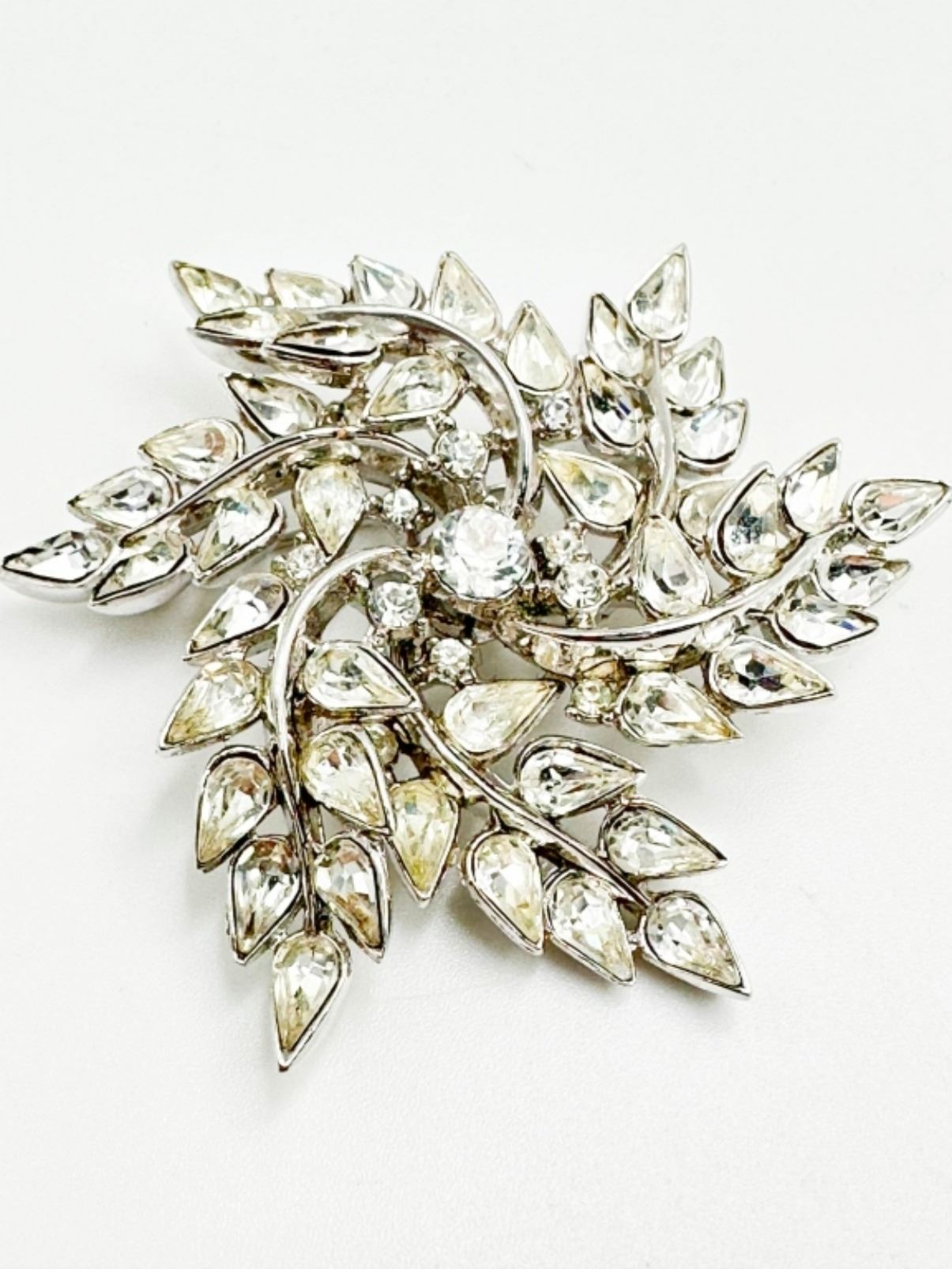 TRIFARI SIGNED STONE BROOCH