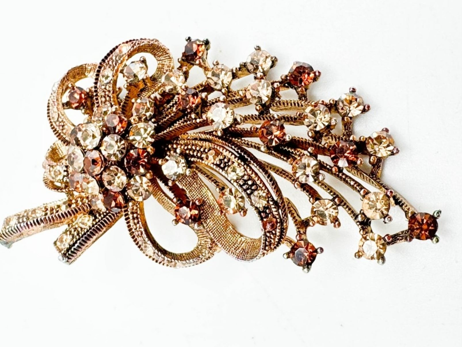 BEAUTIFUL STONE BROOCH