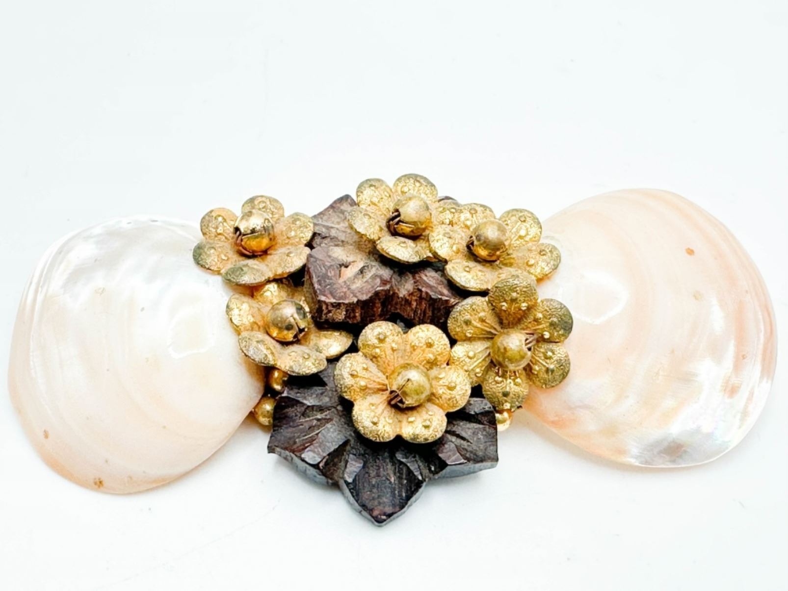 LARGE SHELL BROOCH