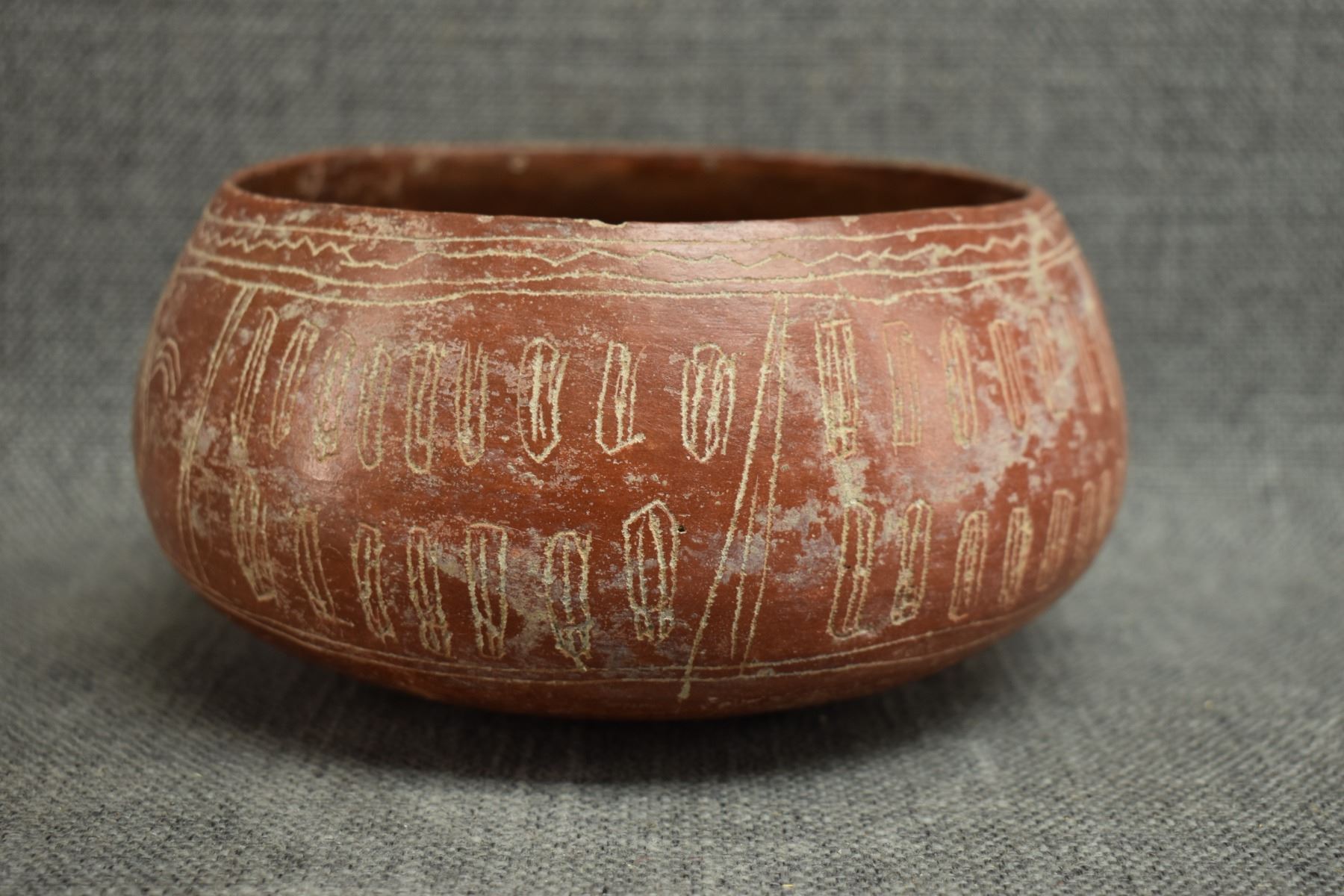 PRE-COLUMBIAN POTTERY BOWL