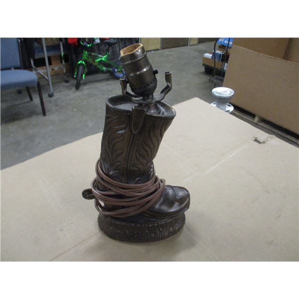 BOOT LAMP (NO SHADE)