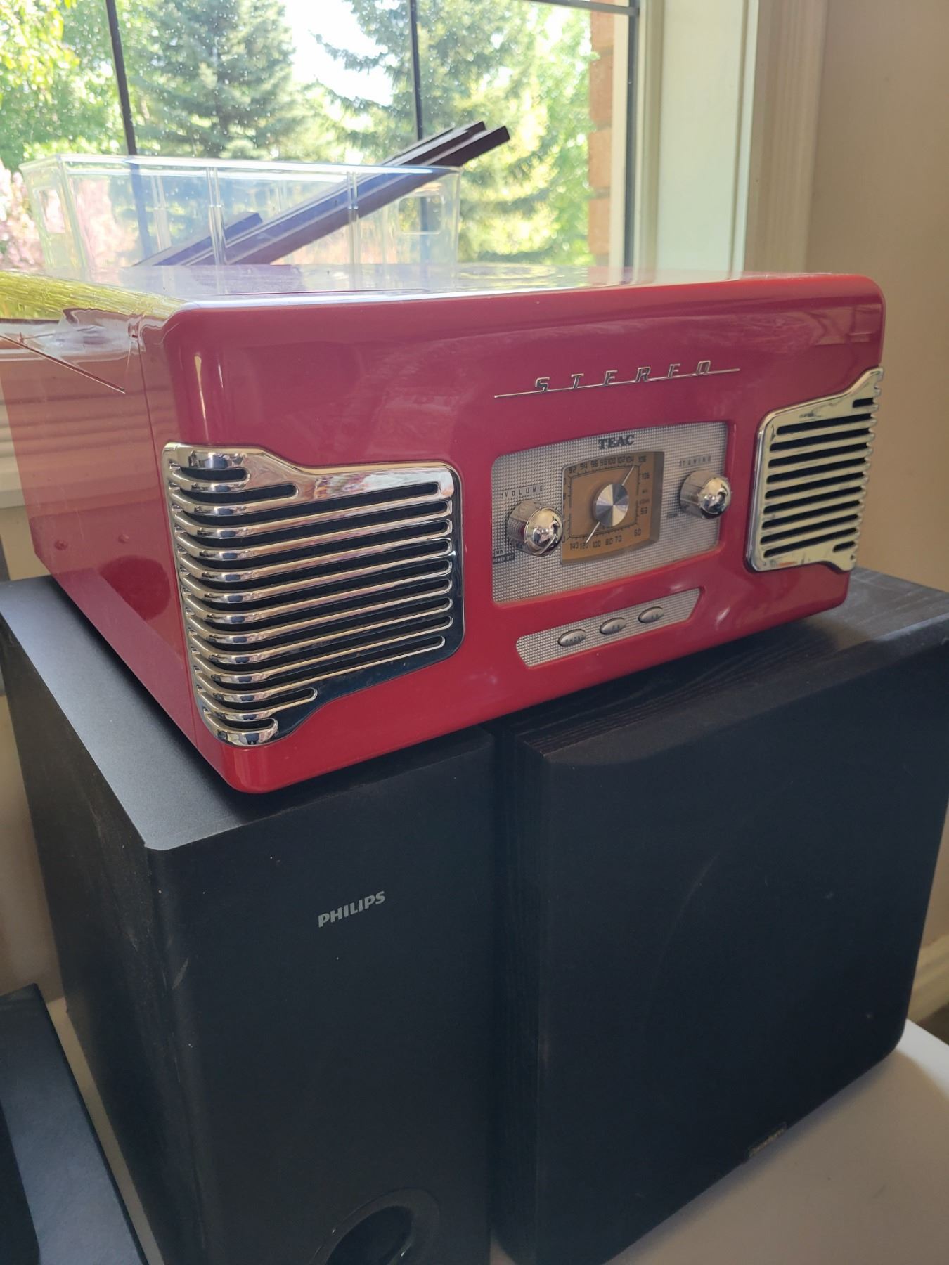 STEREO retro record/radio player, 2- subs, center speaker and DVD player