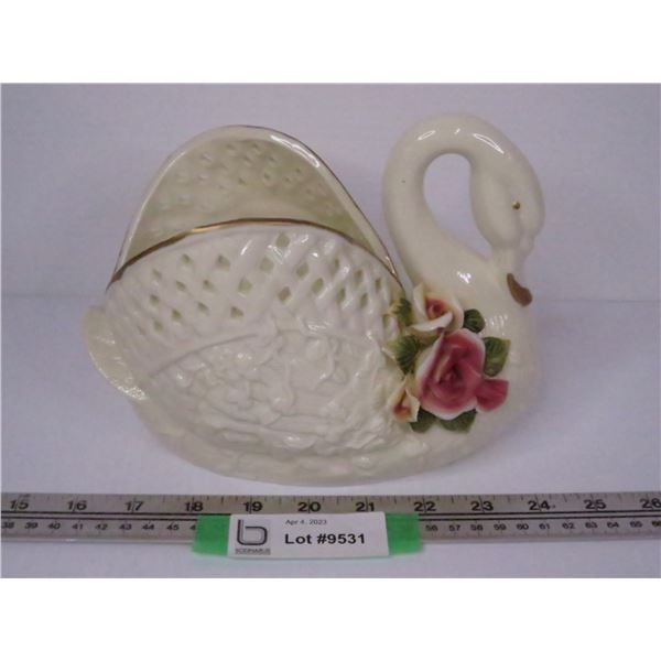 Porcelain Swan Bodnarus Auctioneering