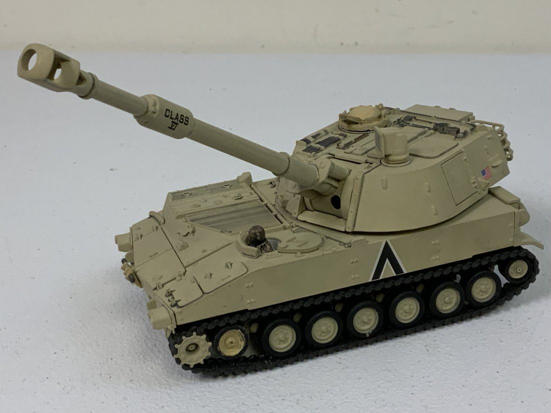 US ARMY M109 SELF PROPELLED 155MM HOWITZER PALADIN 1:32 MODEL