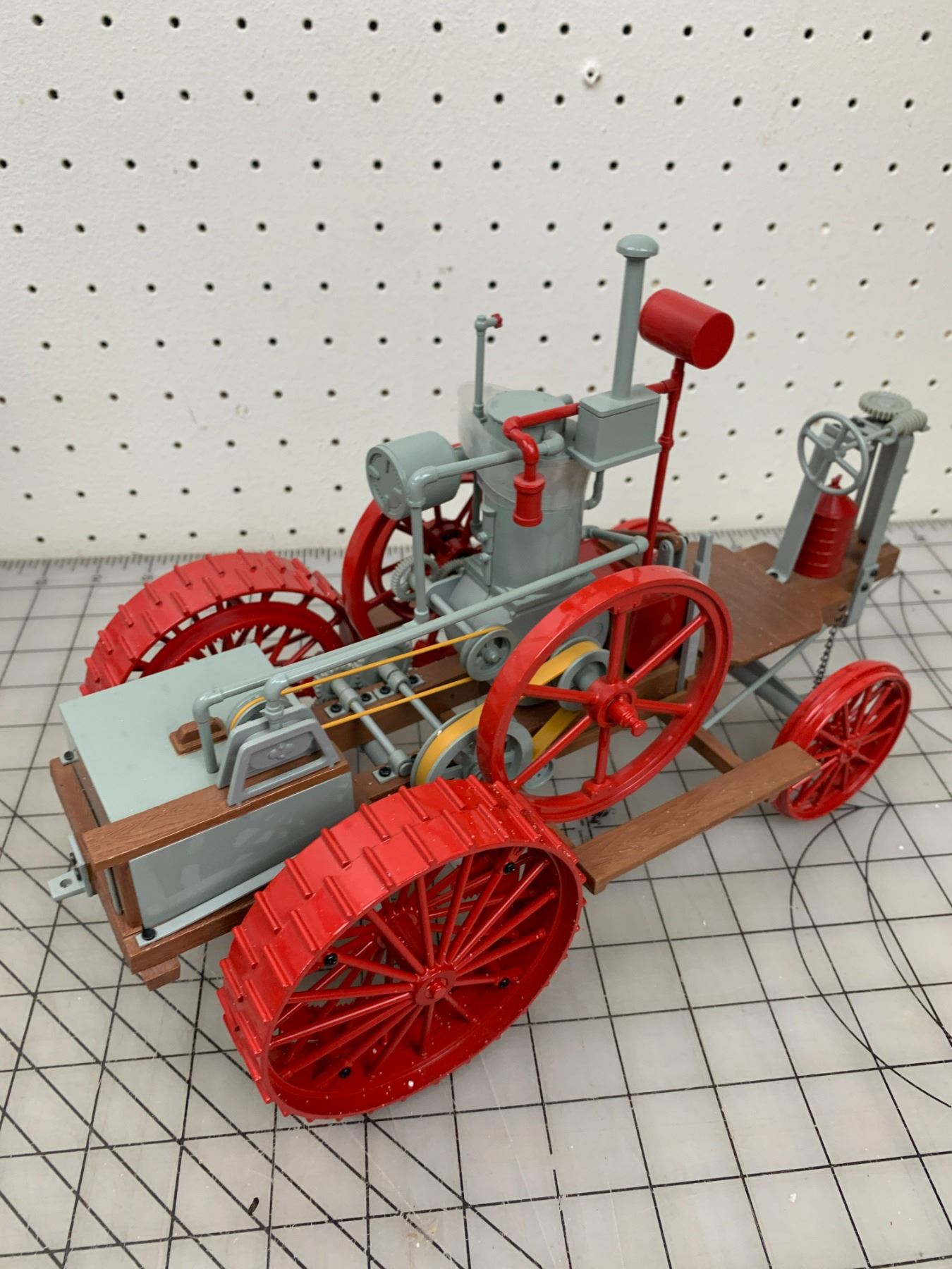 ERTL FROELICH GASOLINE TRACTOR JOHN DEERE TOY WITH BOX